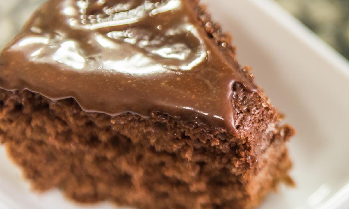 Como fazer bolo de chocolate molhadinho