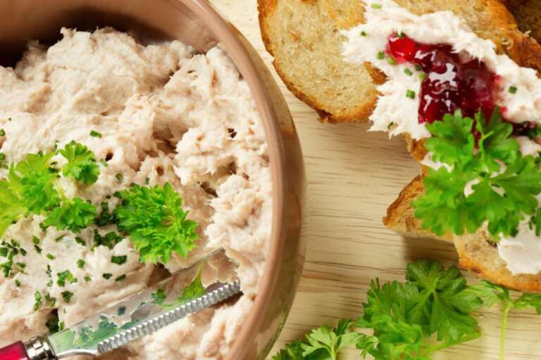 Aprenda como fazer patê de frango simples e fácil